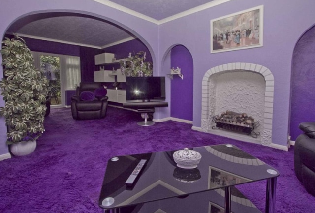 Un Maniaque de la couleur violet vend sa maison - KULTT