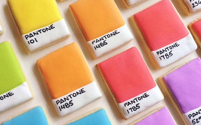 Un nuancier PANTONE en biscuits au sucre - KULTT