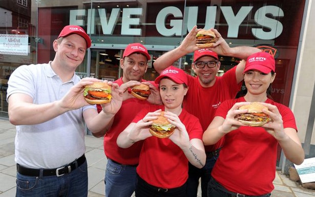 Un restaurant "Five Guys" va ouvrir cet été à Paris (Bercy Village) - KULTT