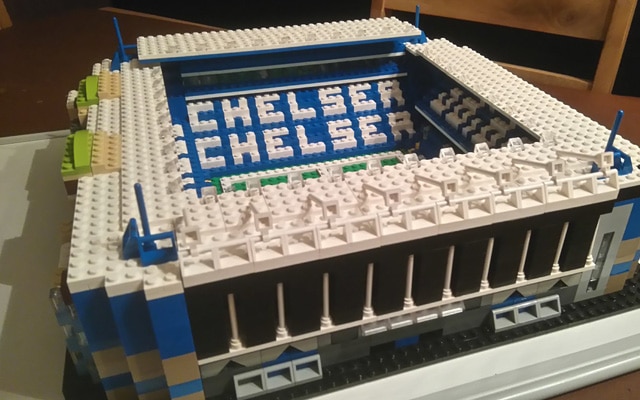 Il reconstruit les stades de Premier League en Lego - KULTT