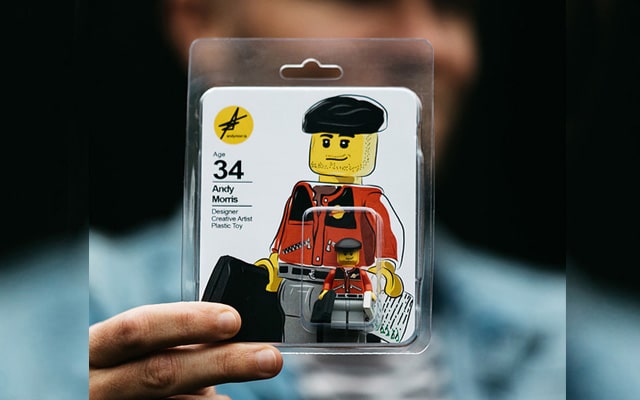 Un designer fabrique un cv LEGO pour postuler dans des agences - KULTT