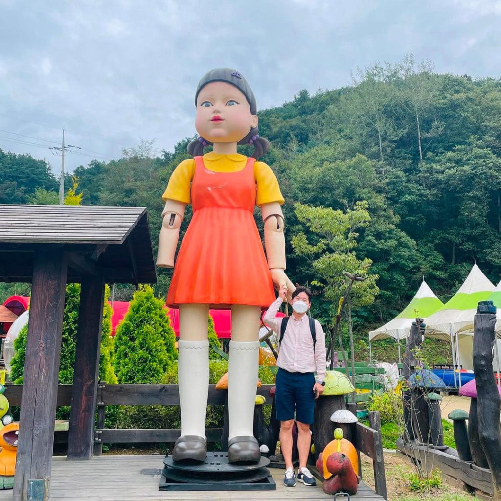 La poupée géante de Squid Game existe vraiment - KULTT