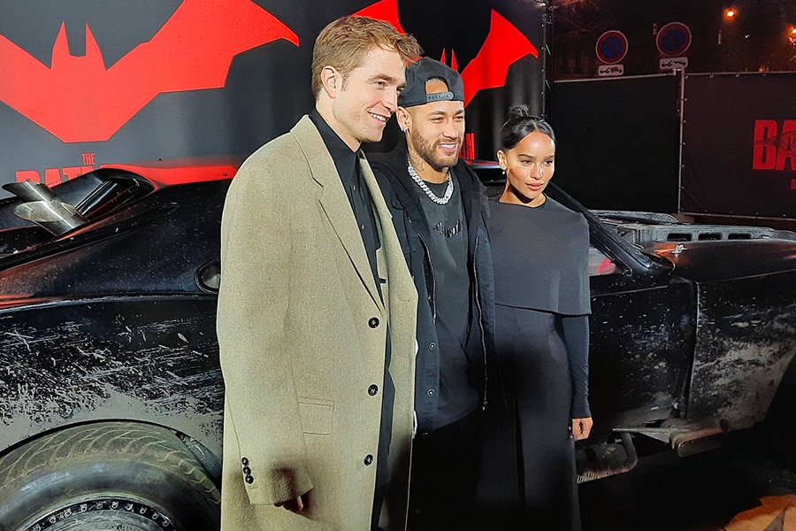 Neymar au volant de la Batmobile avec Batman et Catwoman - KULTT