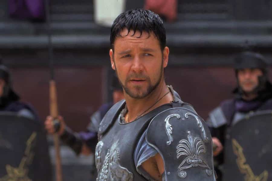 À Rome, Russel Crowe montre son "ancien bureau" à ses enfants - KULTT